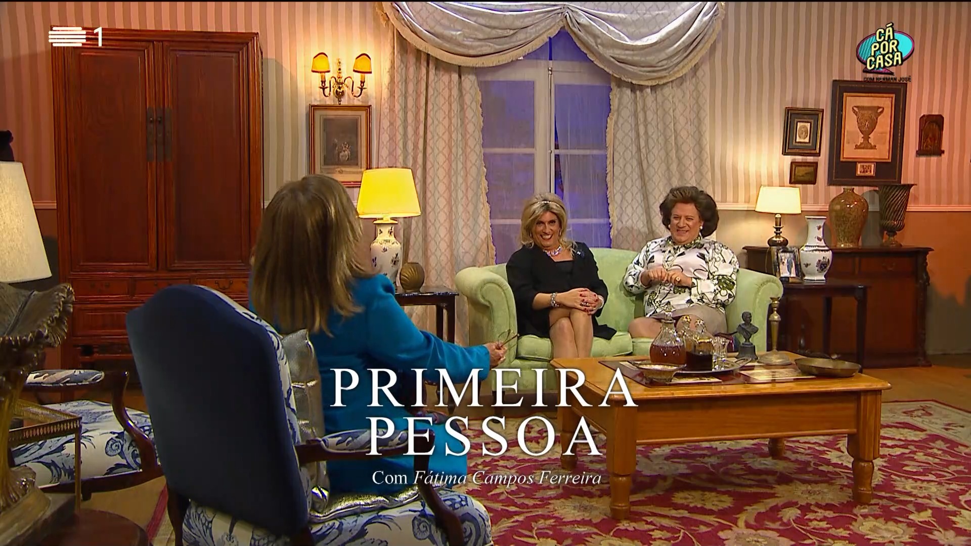 "Primeira Pessoa - Super Tia" - Cá Por Casa