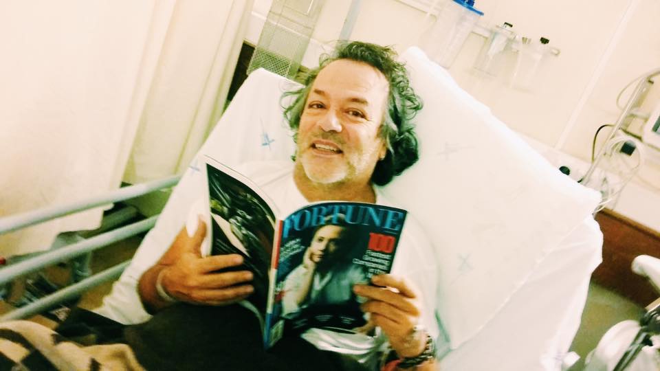 Álvaro Costa, comunicador e rockeiro, está bem e 'here to stay'