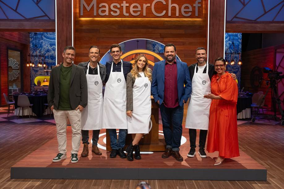 Surpresas e ajudantes especiais num programa de clássicos do Masterchef ...