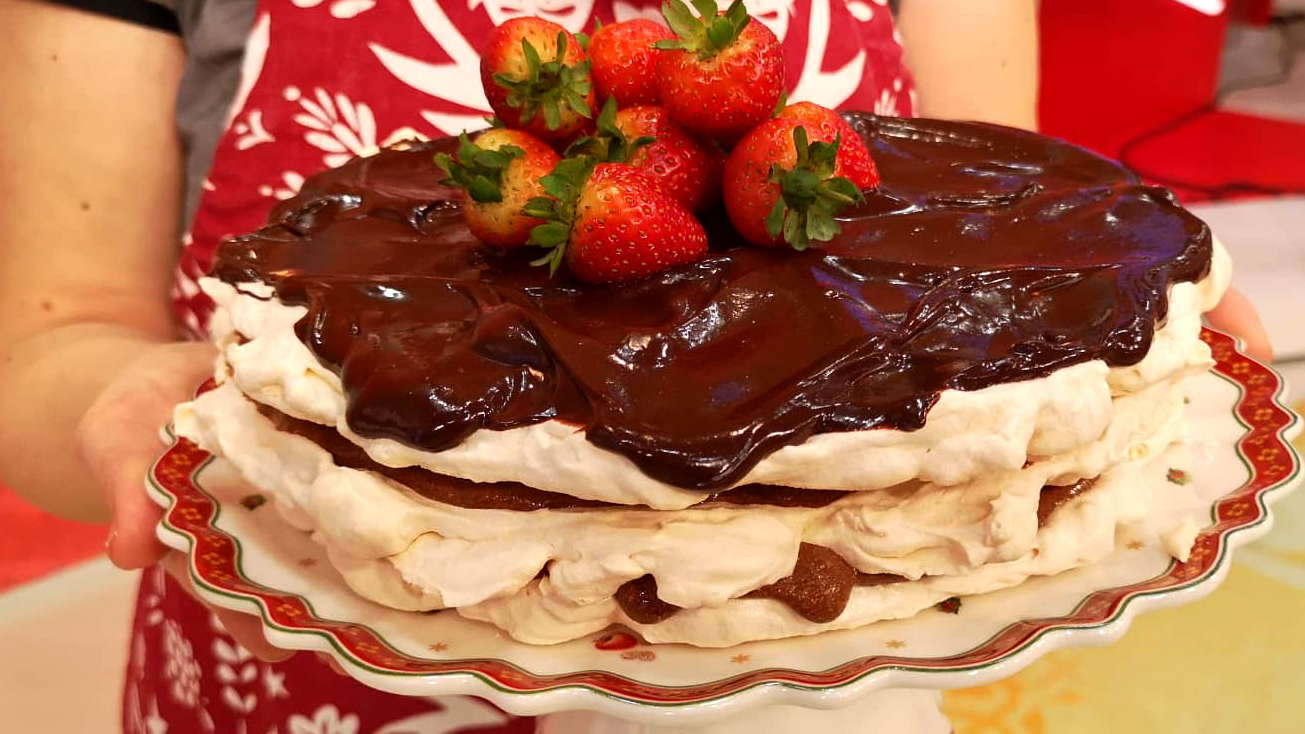 Bolo Merengue Escangalhado de Chocolate | Praça da Alegria | RTP