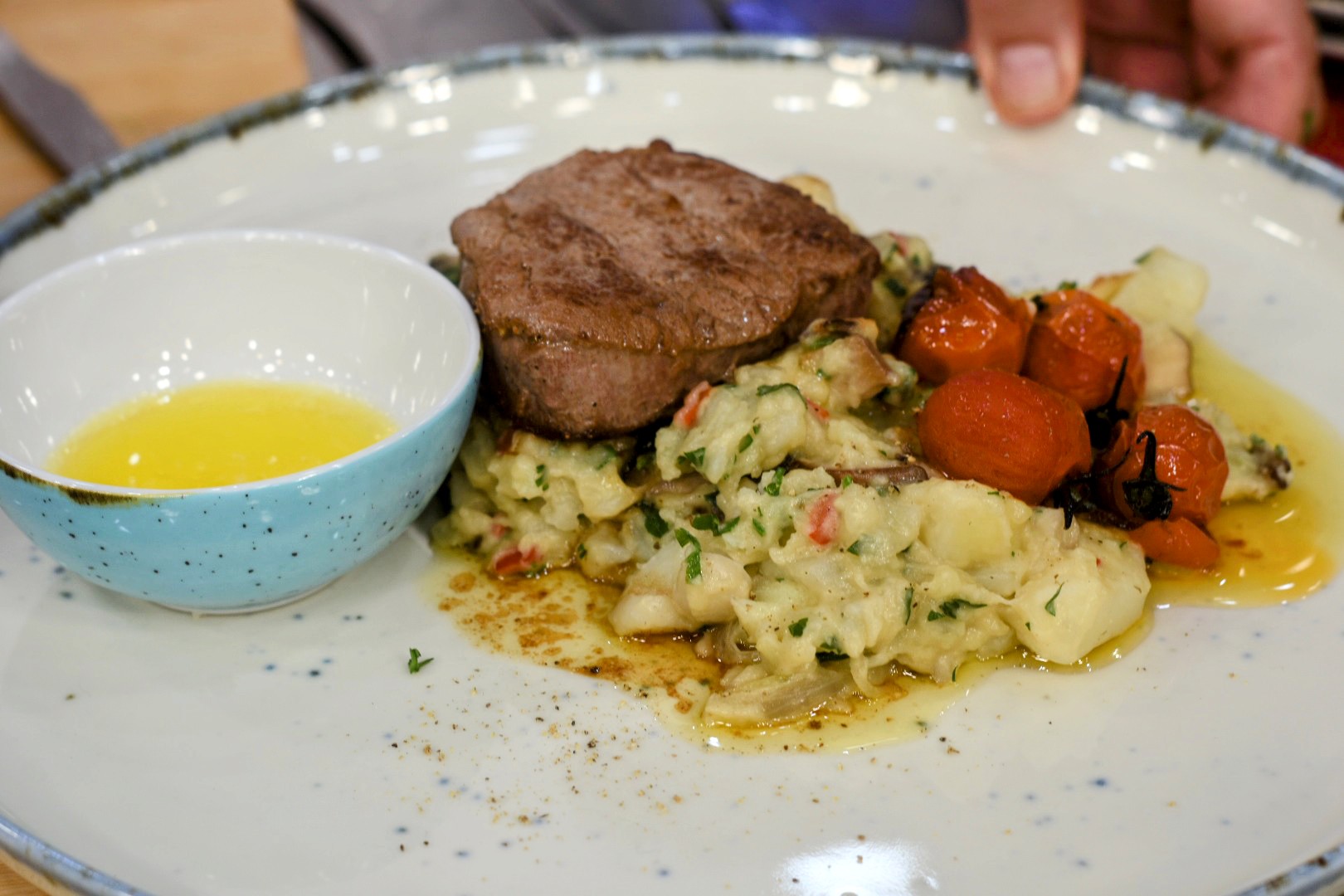Naco de Novilho Açoriano Sobre Esmagado de Batata e Cogumelos - Chef ...